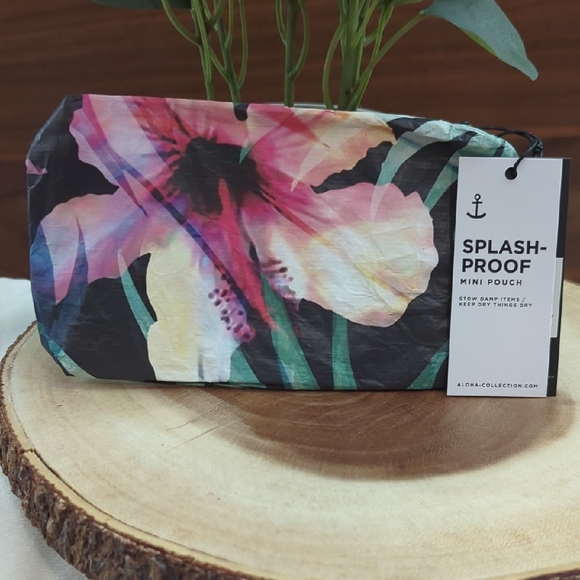 ALOHA Collection | Bags | Aloha Collection Mini Hibiscus Palm Pouch Nwt ...